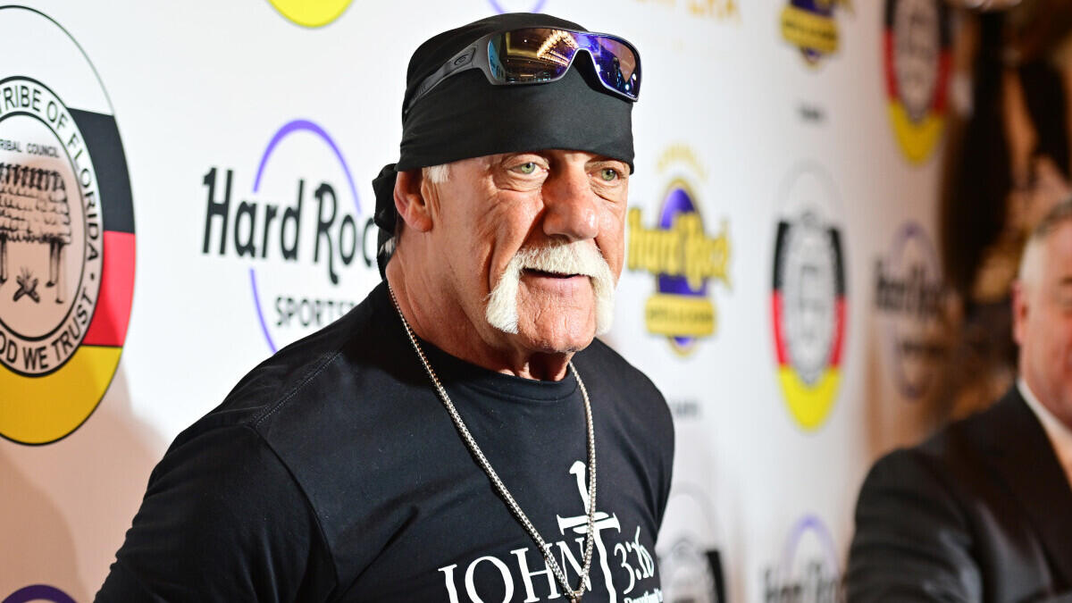 Hulk Hogan helps save driver from flipped car - WWE News, WWE Results, AEW News, AEW Results