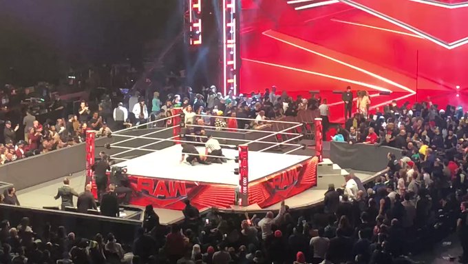 Fan that attacked Seth Rollins at Raw charged with attempted assault ...