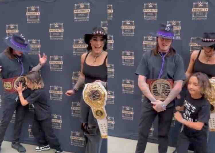 Young fan pushes Dominik Mysterio to get photo with just Rhea Ripley - WWE News, WWE Results ...